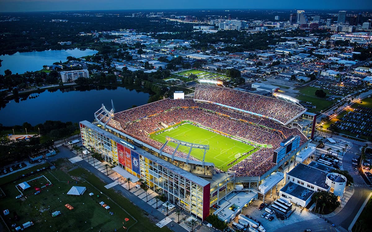Así es el estadio Camping World Stadium de Orlando - Viajar media